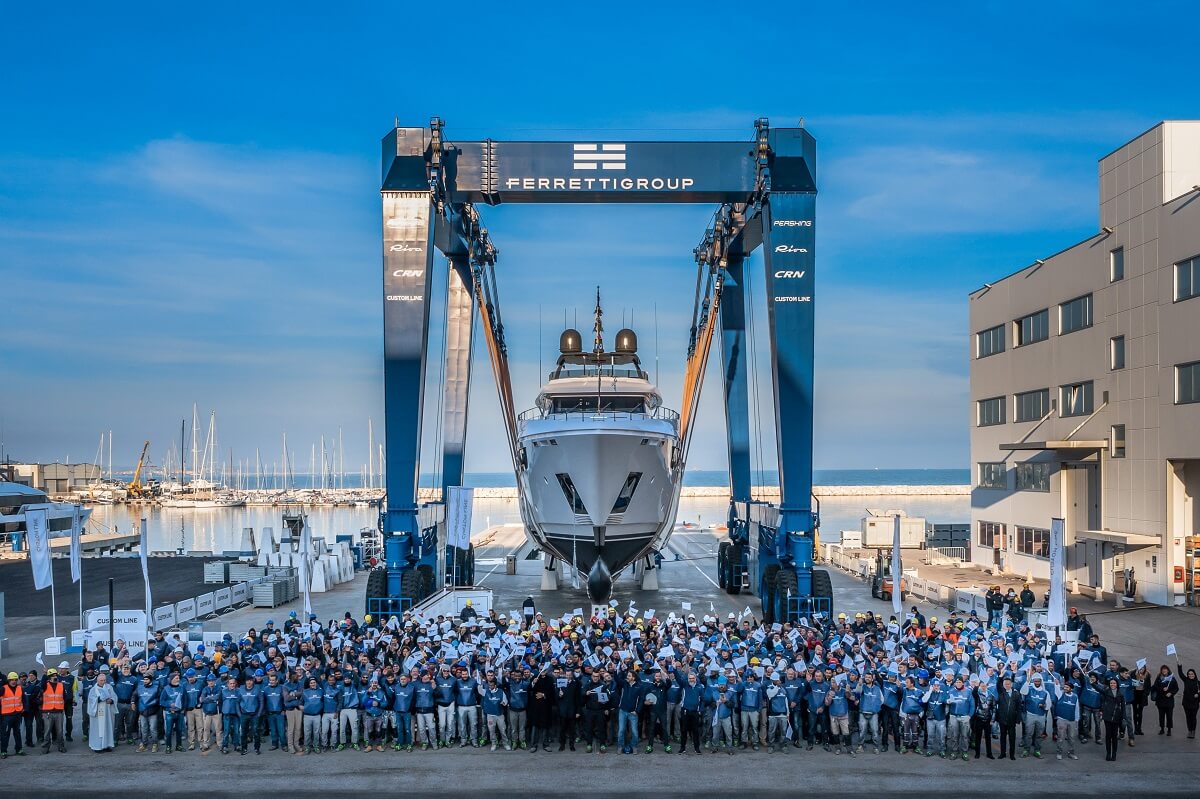 Custom Line stages 20th launch of high-production year | Yacht Style