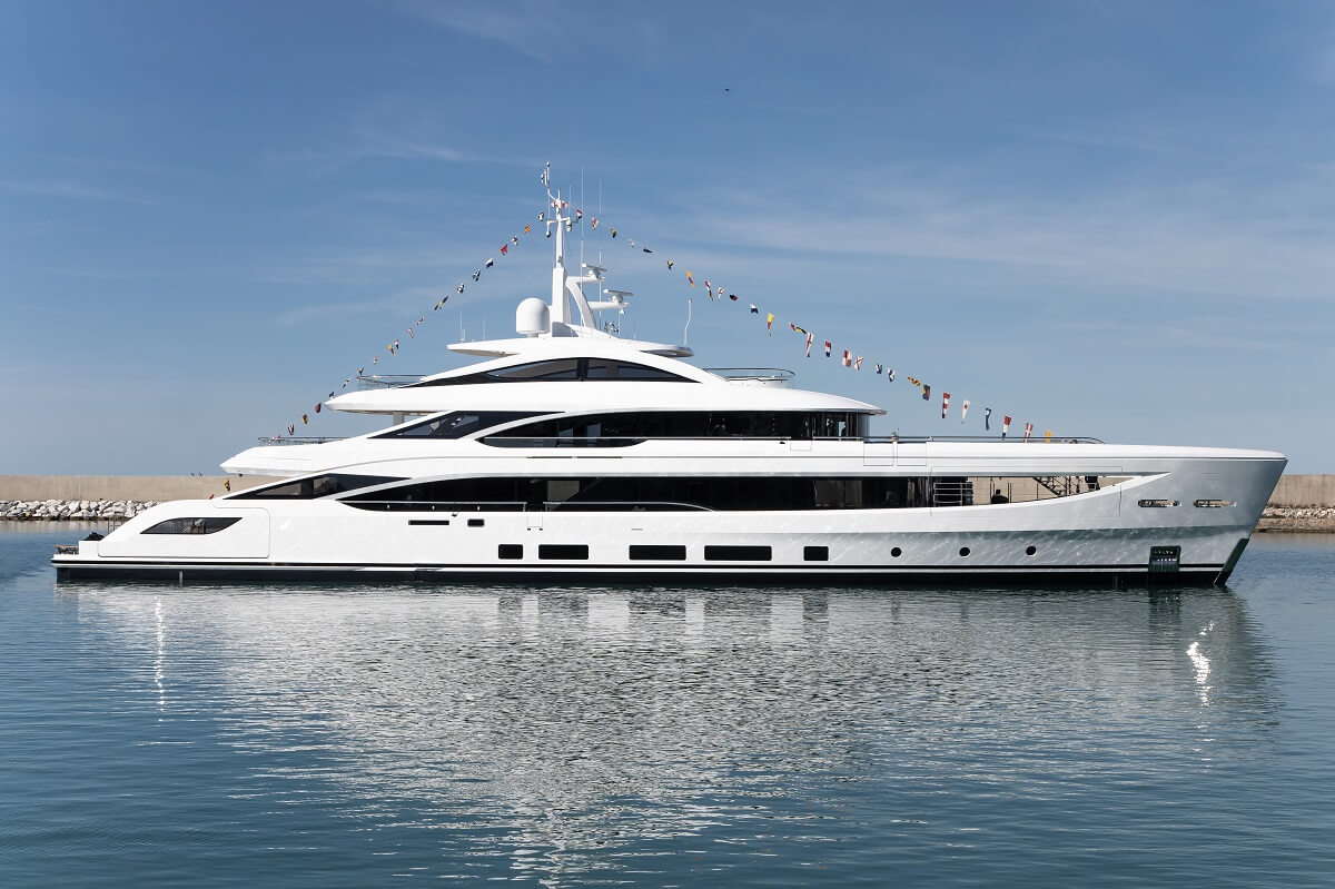 Benetti splashes first B.Now 50M with Oasis Deck® | Yacht Style